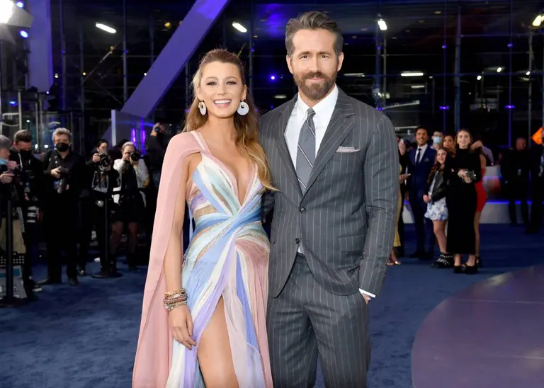 Blake Lively se cansa de los paparazzi y publica fotos de su embarazo ...