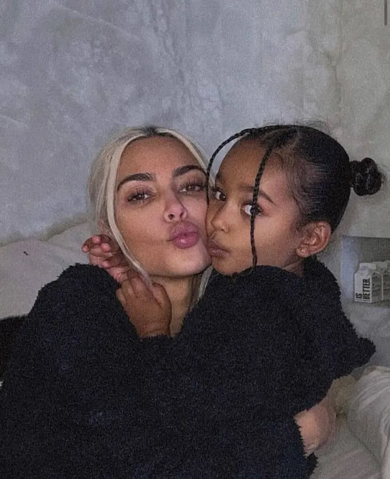 Kim Kardashian celebra los 5 años de su hija Chicago con increíble fiesta de Hello Kitty ...