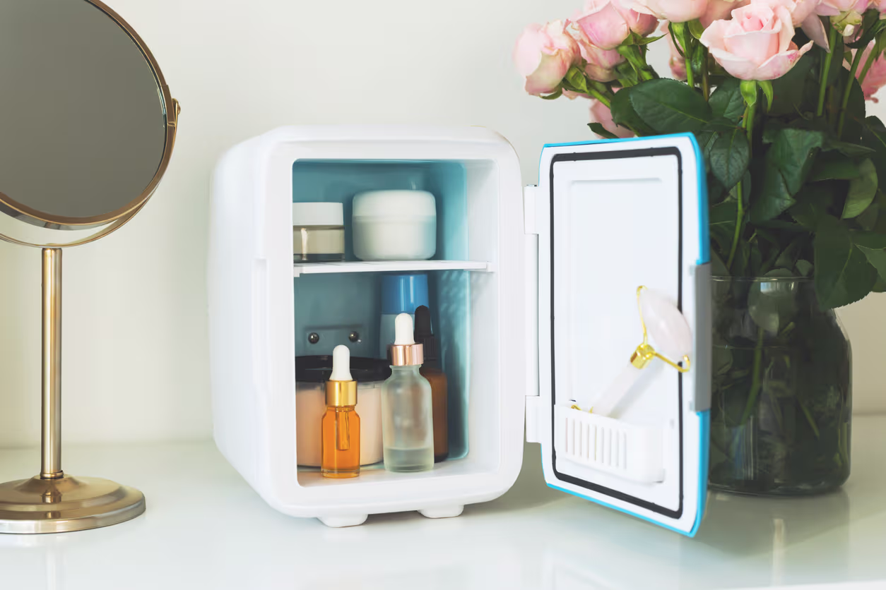 Mini refri para skincare: ¿Cuál es el mejor y qué productos guardar ...