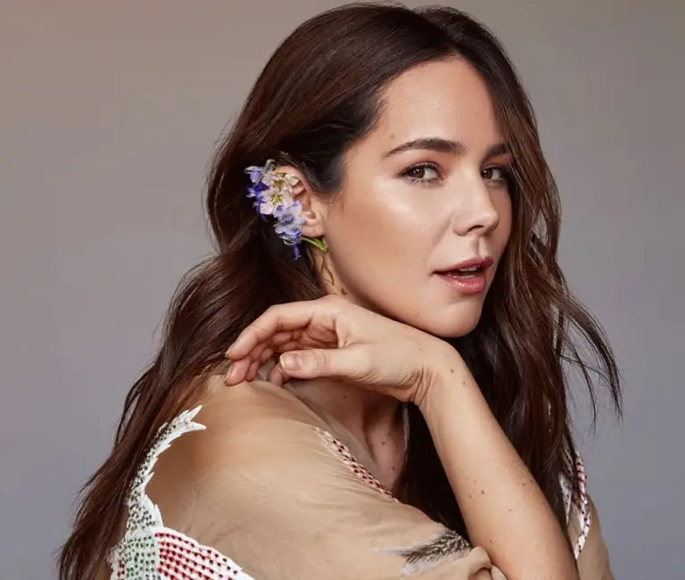 Camila Sodi impacta posando al natural en medio del desierto | Shows Canal U | Unicable