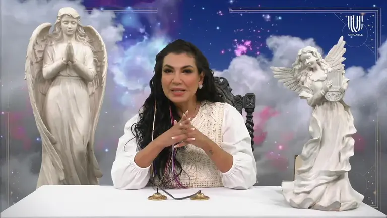 Ariadna Tapia explica cómo armar un altar angelical | Shows Universo ...